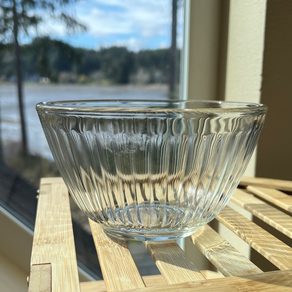 Pyrex | Dining | Vtg Pyrex Sculptured Clear 3 Cup Round Glass Vegetable Mixing Bowl 74s | Poshmark